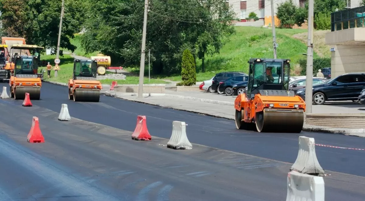 Ausrüstungsreparatur auf der Straße