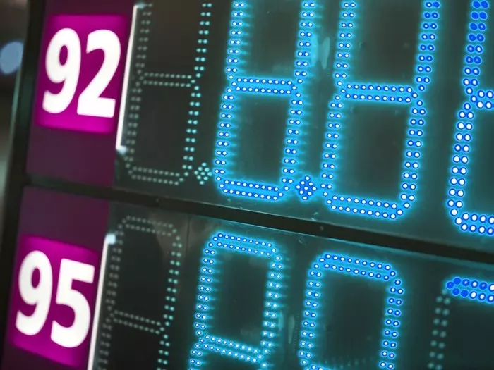 Gasolina na Rússia desde o início de 2015 tornou-se mais barato