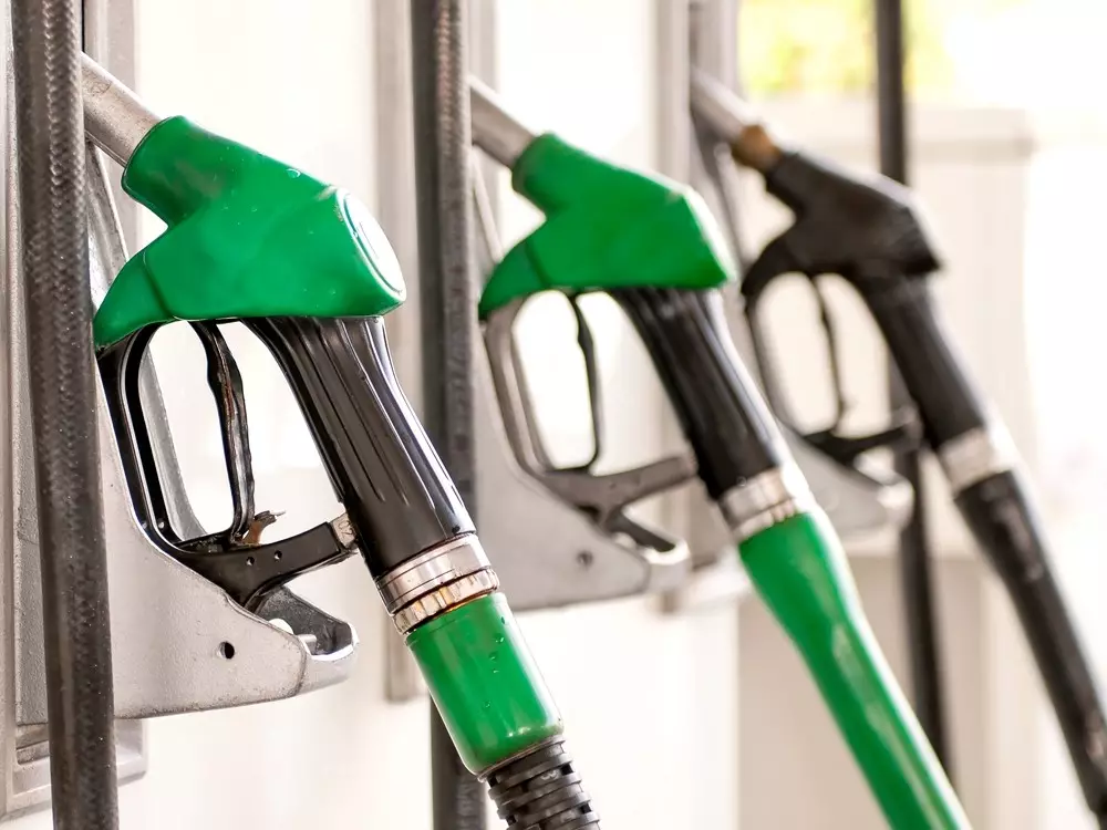 Selskapet "Lukoil" lover å begrense økningen i bensinprisene i 2015