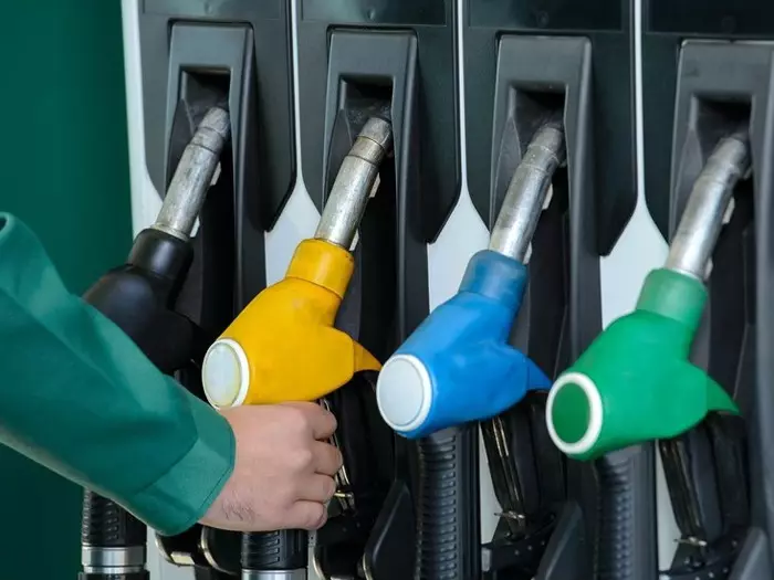 Pavaduotojai: Benzino kaina iki 2015 m. Pabaigos padidės iki 50 rublių