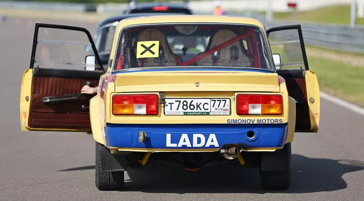 Bosch Moskau Klassik na poligonu FSO: borbeni mod za Oldtimeters 436_40