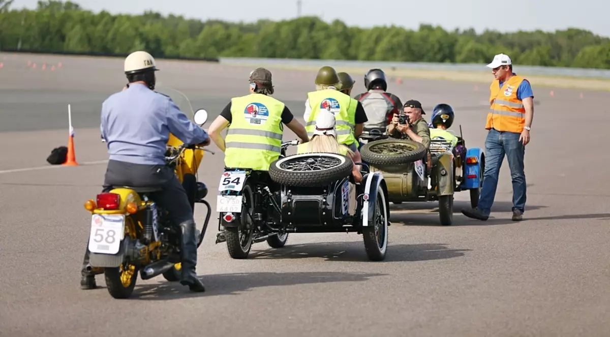 Bosch Moskau Klassik na poligonu FSO: borbeni mod za Oldtimeters 436_42