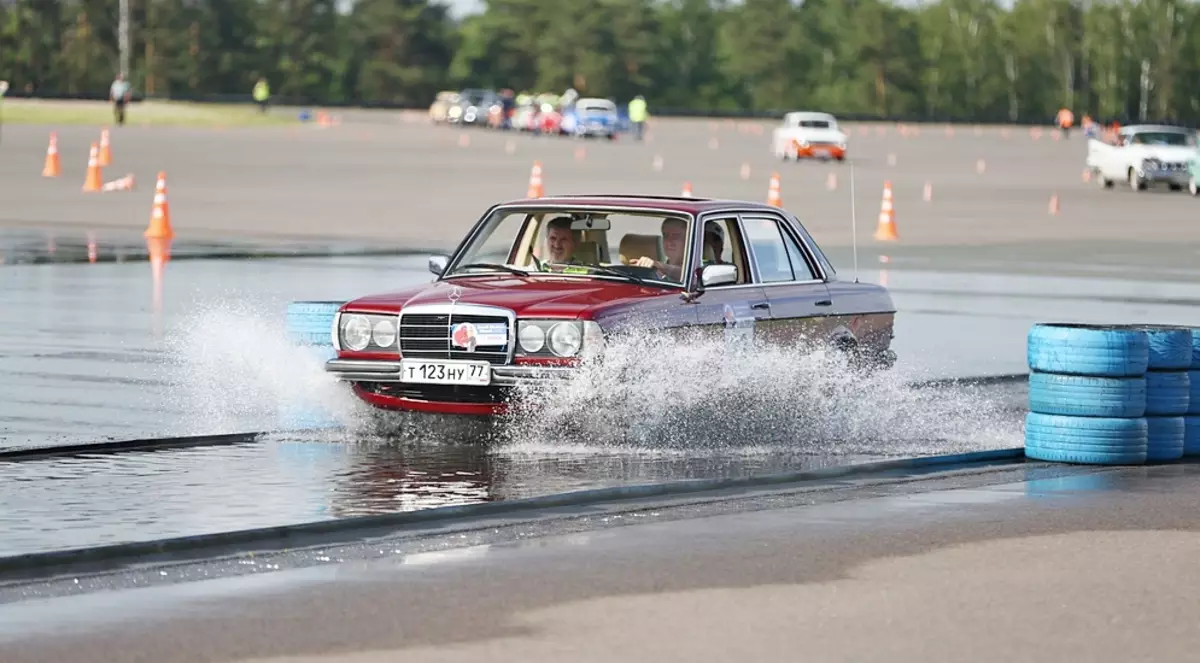 Bosch Moskau Klassik na poligonu FSO: borbeni mod za Oldtimeters 436_57