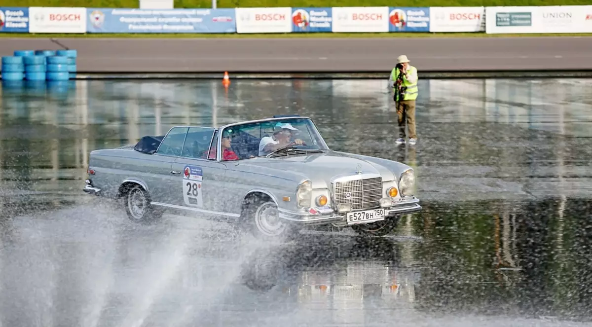 Bosch Moskau Klassik na poligonu FSO: borbeni mod za Oldtimeters 436_58