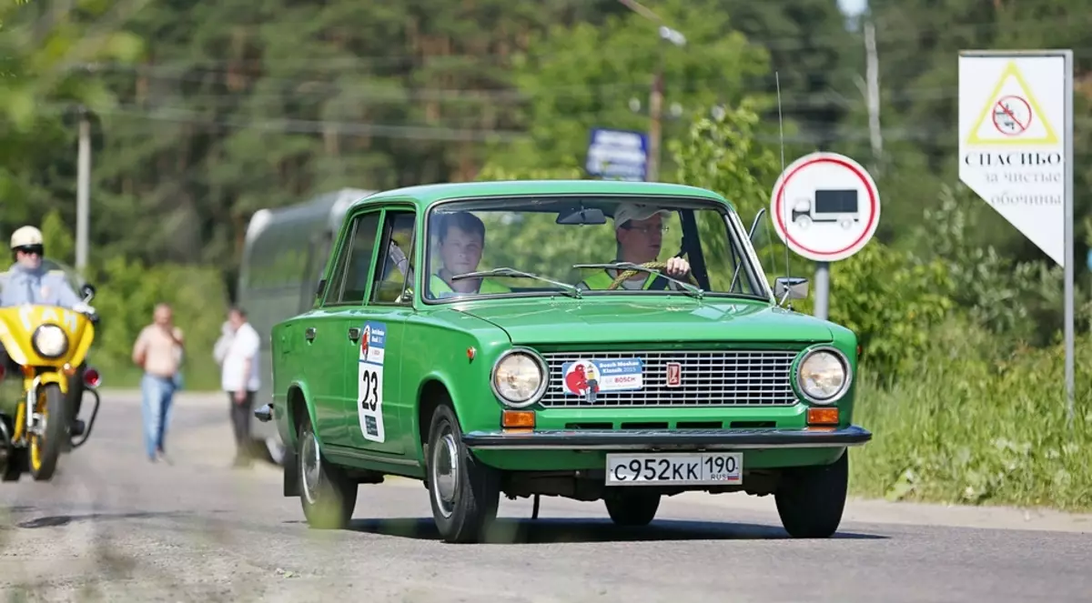 Bosch Moskau Klassik na poligonu FSO: borbeni mod za Oldtimeters 436_6