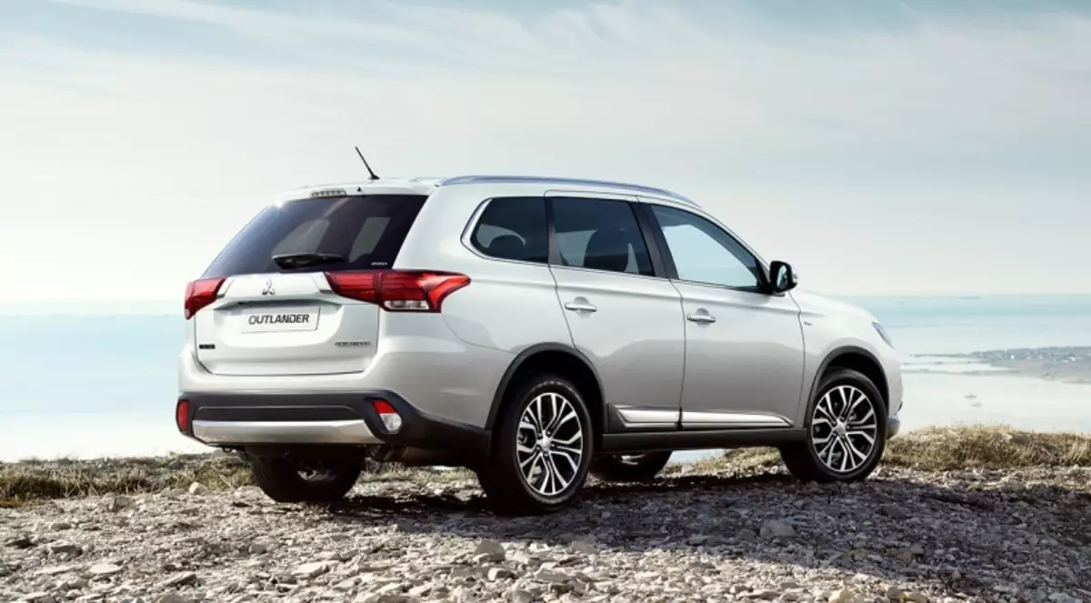 Νέα τροποποίηση του Mitsubishi Outlander που φωτογραφήθηκε στην Ιαπωνία 445_4