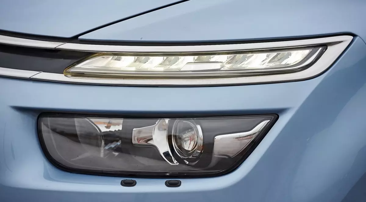 Тест драйв Citroen C4 Grand Picasso: внос на полицай продукт 4567_58