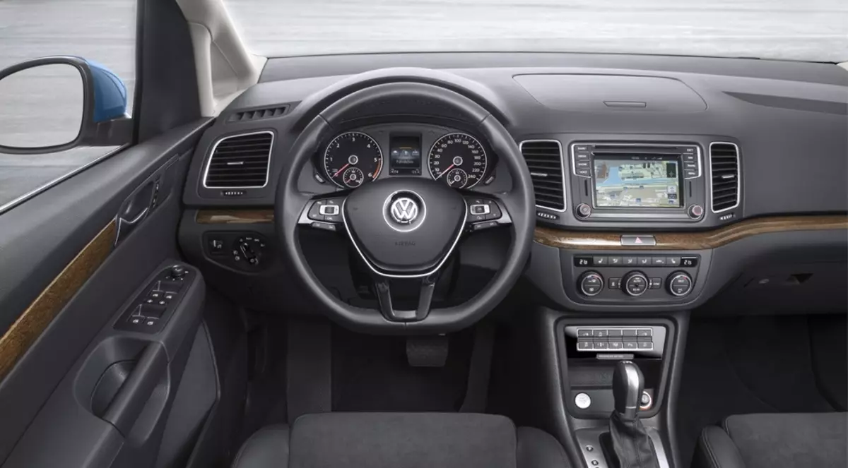 Aktualiséiert minivan vw Sharan 