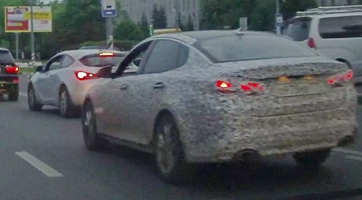 Moskova'da kamuflajda yeni bir Kia optima seçildi