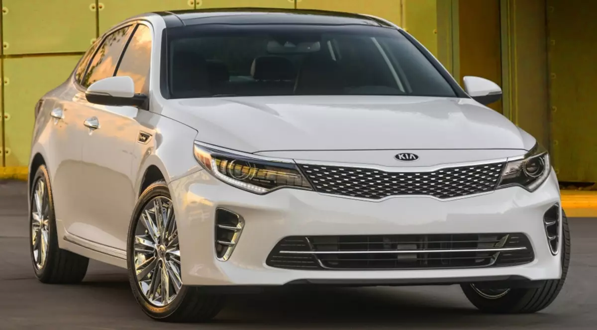 Kia yatsopano Kia Optima mu zobisika adasankhidwa ku Moscow 466_2