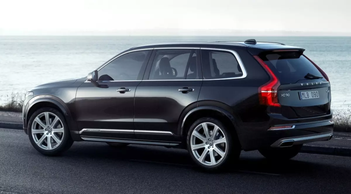 Një nga të parët Volvo XC90 të parë do të marrë blerësit rusë 4712_2