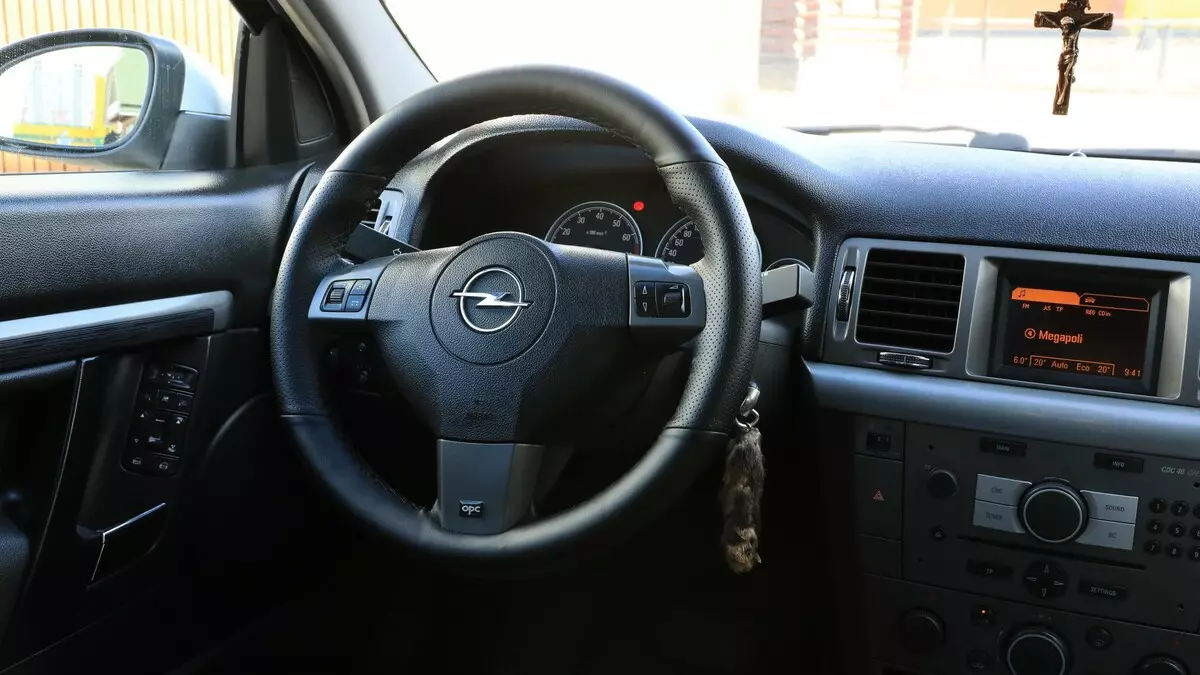 I-Opel Vectra c nge-mileage: umzimba, salon, ugesi 50_17