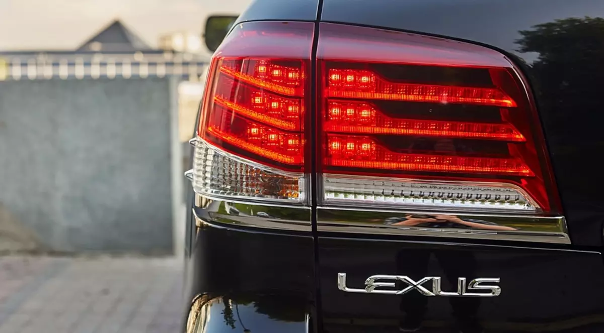 Testaa Drive Lexus LX 570: pois haarukoista 531_31