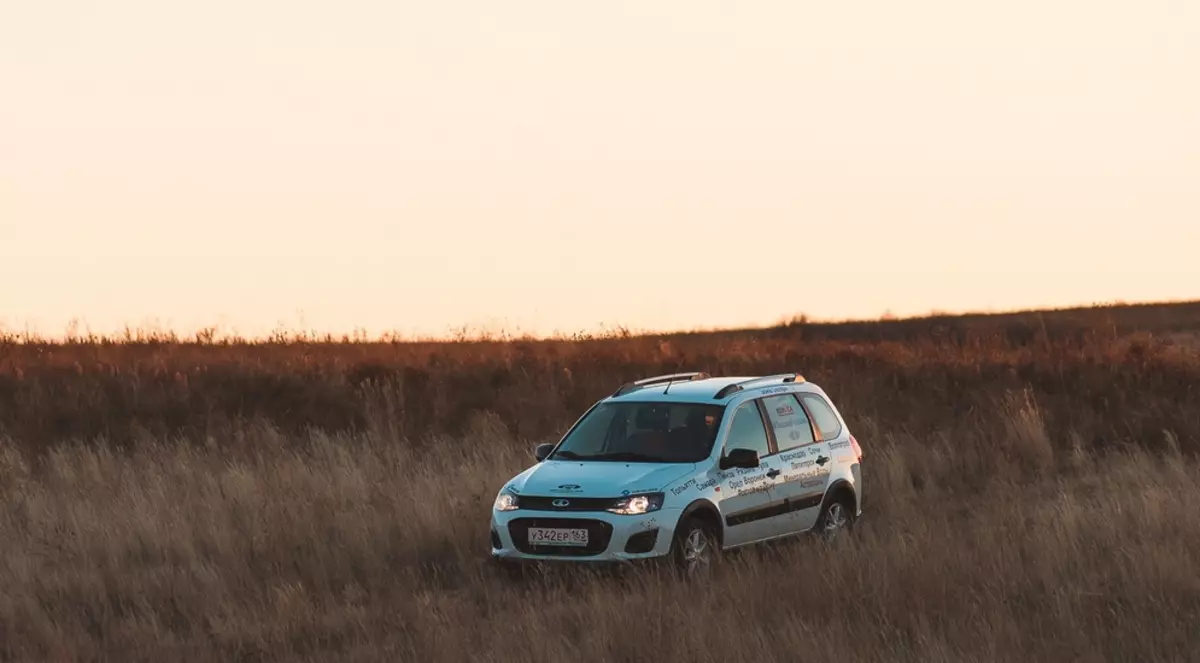 Vai ir iespējams apsvērt Lada Kalina Cross un Largus Cross Crossovers? 5334_15