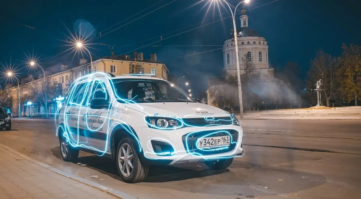 Vai ir iespējams apsvērt Lada Kalina Cross un Largus Cross Crossovers? 5334_3