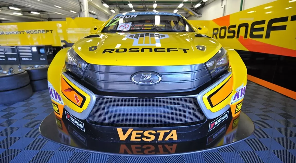 Indlela i-racing lada vesta ehlelwe ngayo i-WTCC 544_7