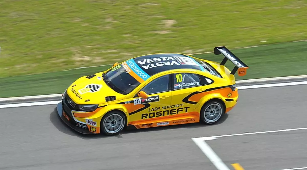 Indlela i-racing lada vesta ehlelwe ngayo i-WTCC 544_8