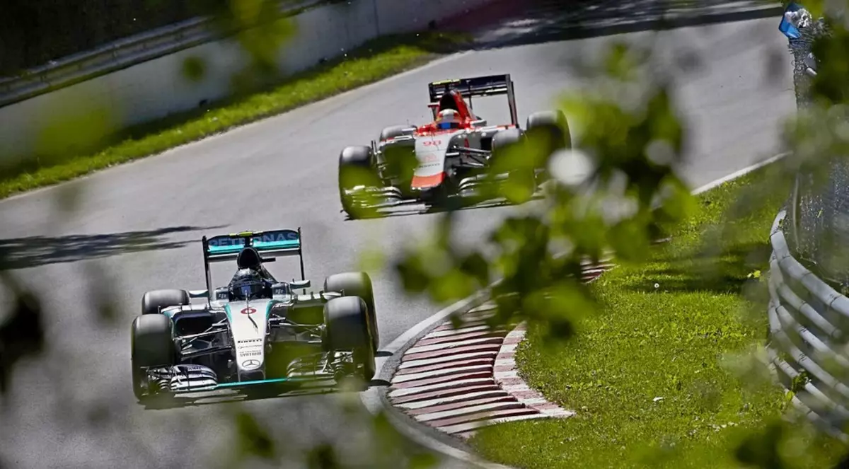 Postarejte se o zvířata nebo Canada Grand Prix 2015 553_21