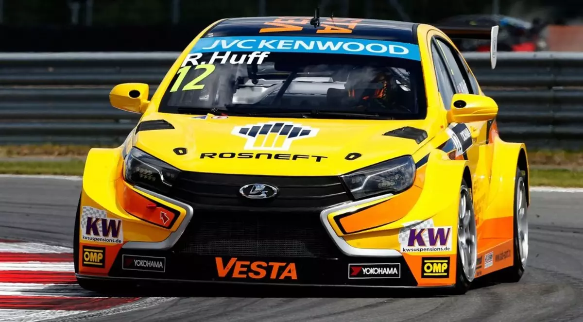 Sporma Egwuregwu Rosneft were podium mbụ na oge WTCc-2015 556_6