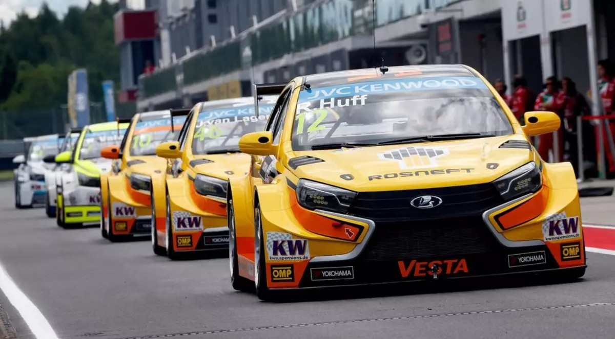 Lada cov kev ua si nawv roseft coj thawj podium hauv WTCC-2015 lub caij 556_7