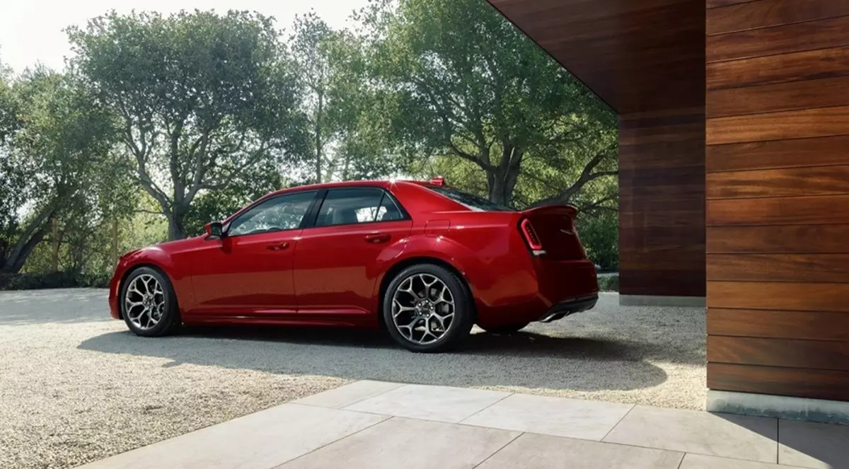 Թարմացված Chrysler 300-ը առաջին հերթին դեբյուտենտ է Արեգակի Կալիֆոռնիայի տակ 5753_3