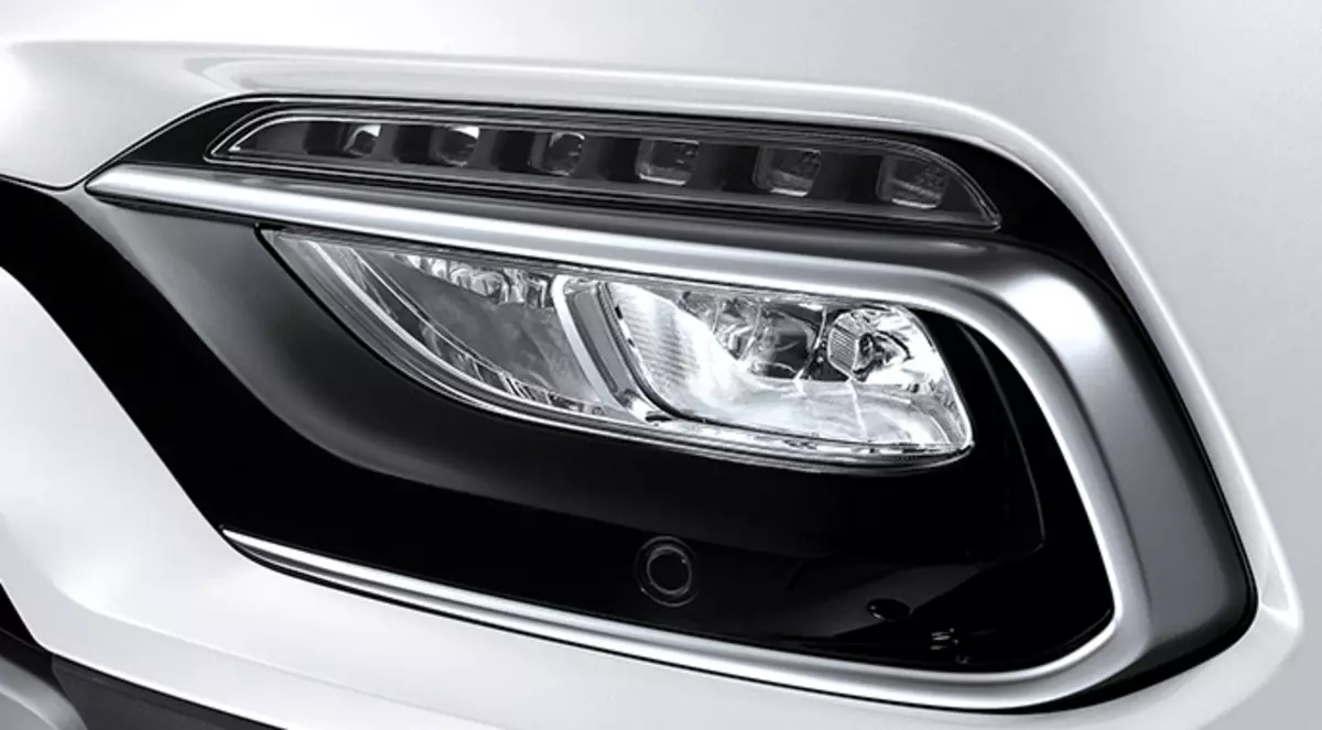 2016-Hyundai-Santa-Fe-FaceLift-Foglights.jpg