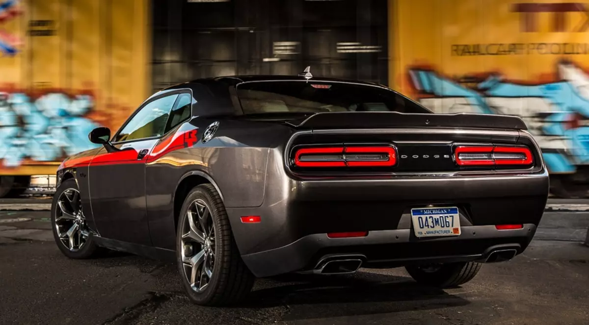 Dodge Challenger بسیار 