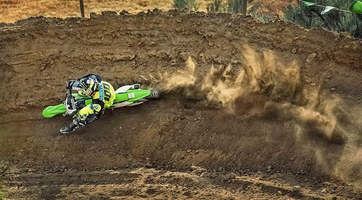 Kawasaki KX450f 2016: نېمە يېڭى?