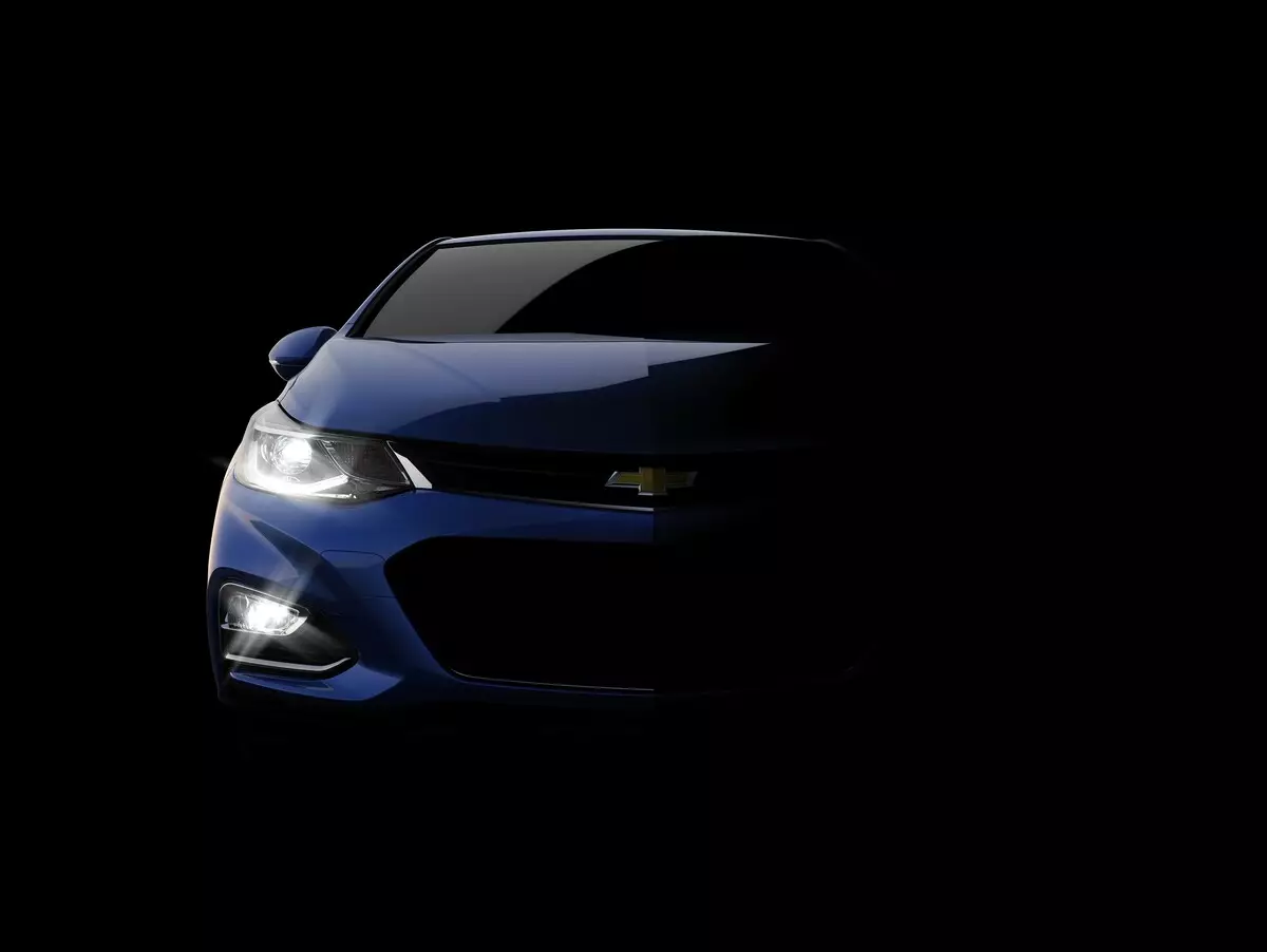 Novi Chevrolet Cruze utira pot do premiere teasirjev