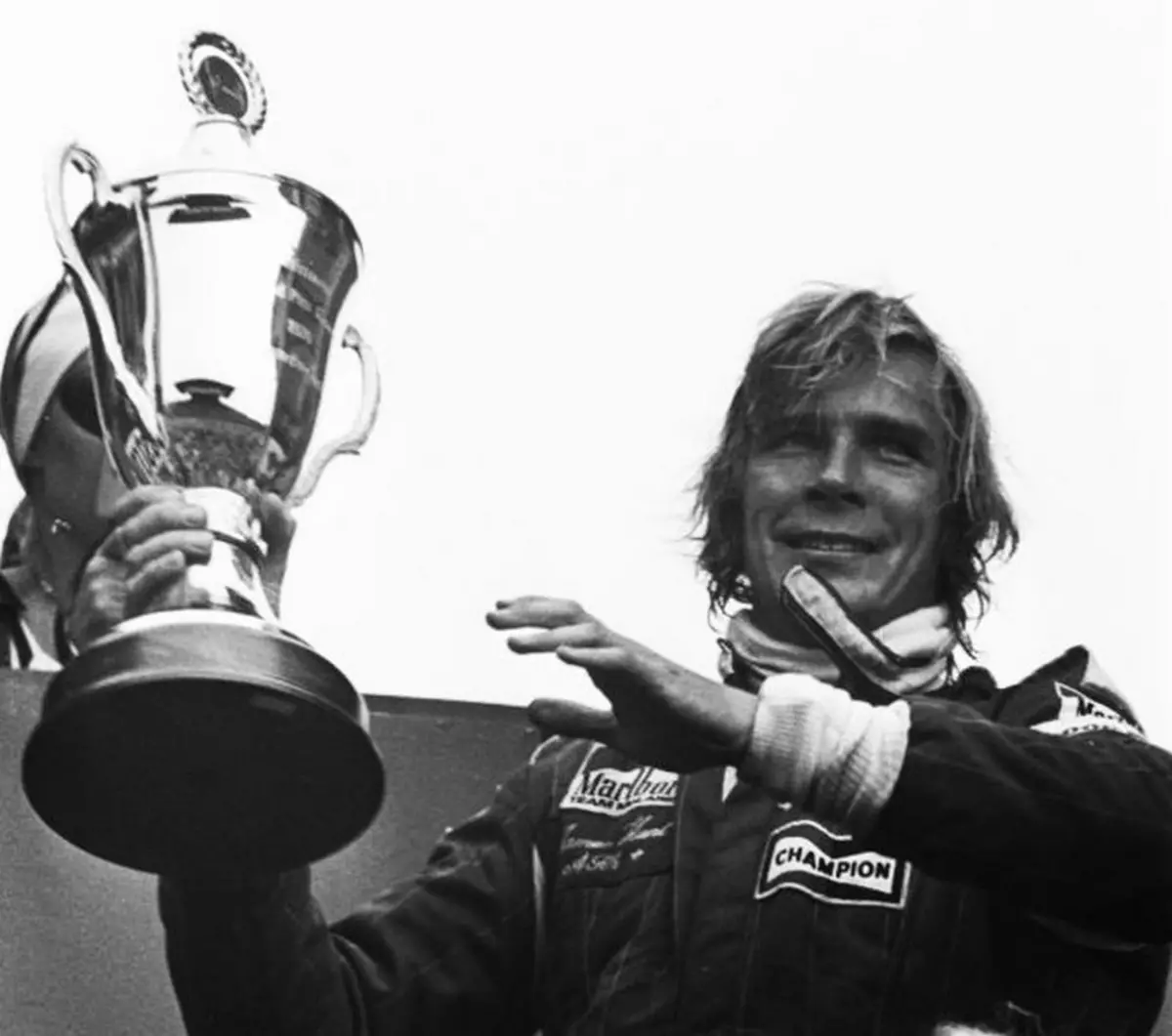 大james_hunt _-_ dutch_gp_1976_crop_mod.jpg