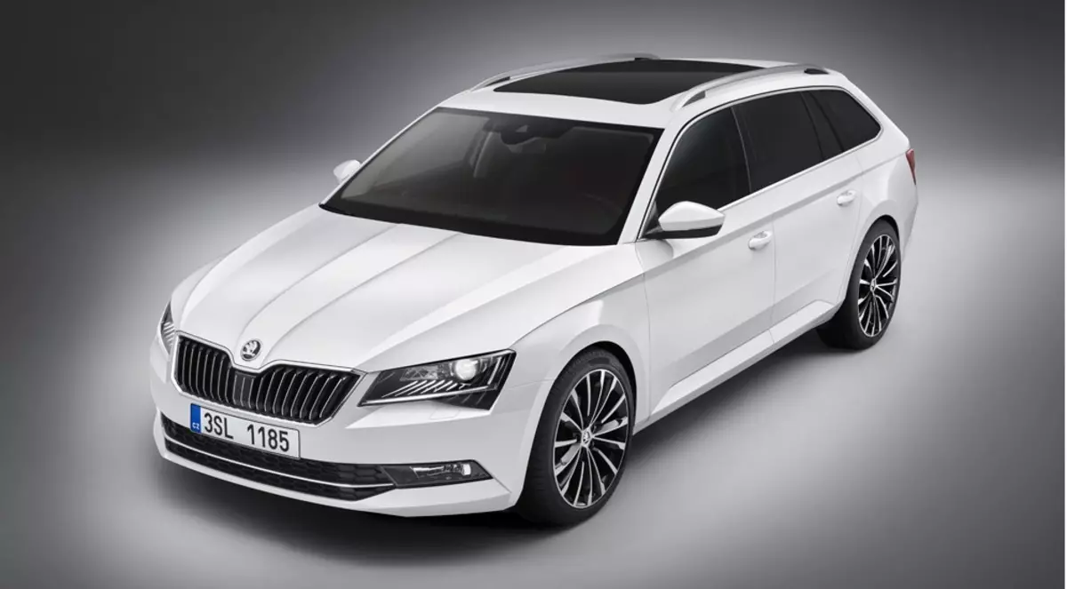 Az új Skoda Superb Combi brit árai ismertté váltak