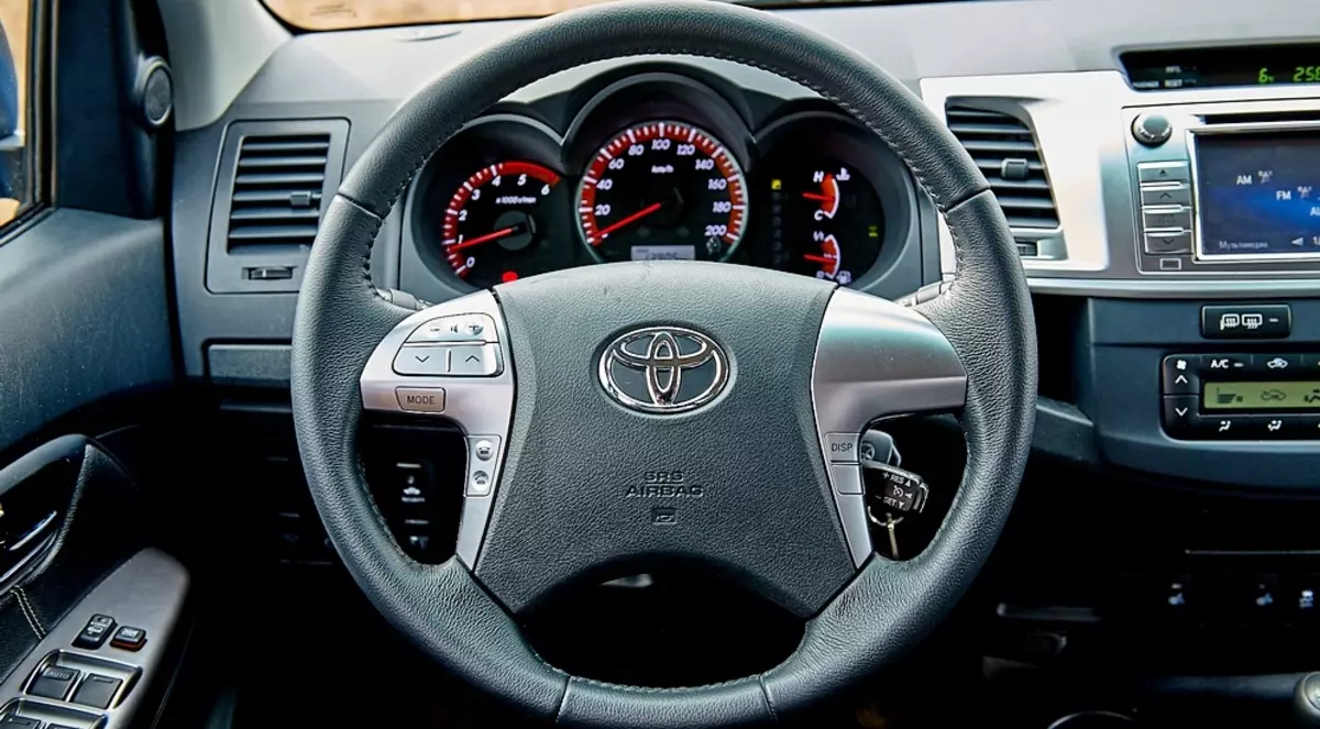 Δοκιμή Drive Toyota Hilux: Zen-Pickup 623_11