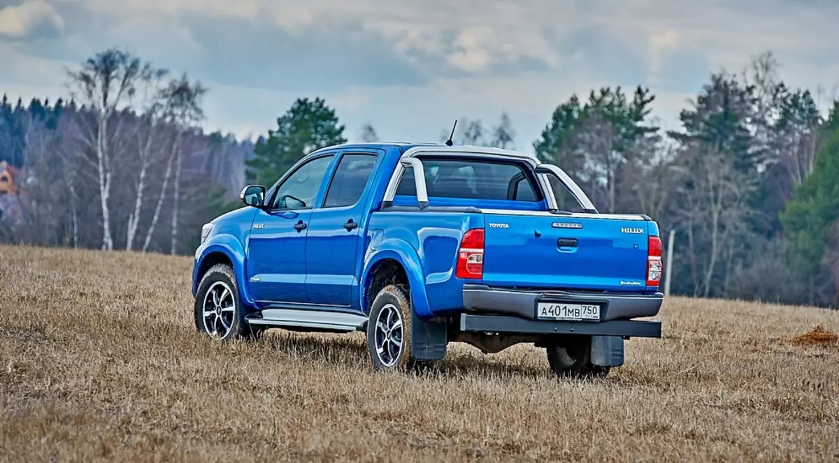 toyota_hilux_32.jpg ។