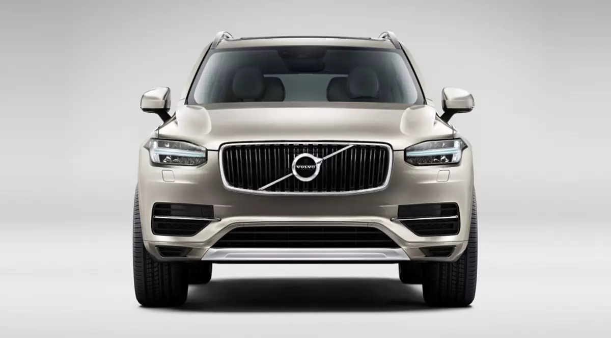 Al nou Volvo XS90 amb motors D4 i T5 penjats l'etiqueta de preu del ruble 627_2