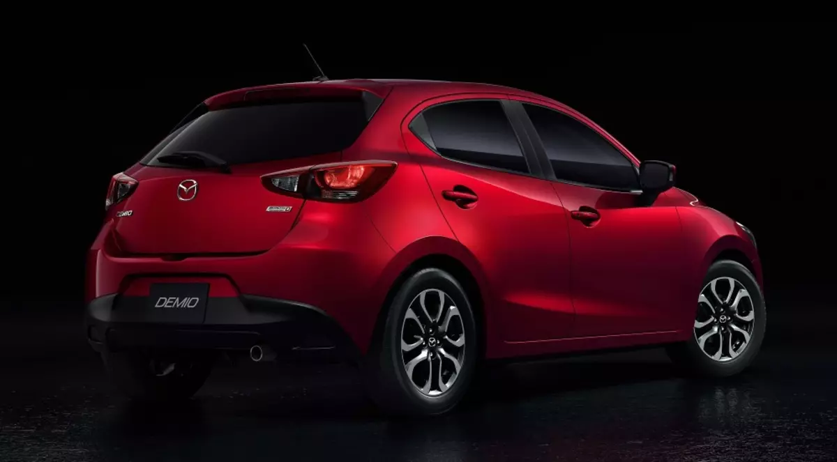 Mazda2 Sedan kommer att visas i november 2014 6329_4