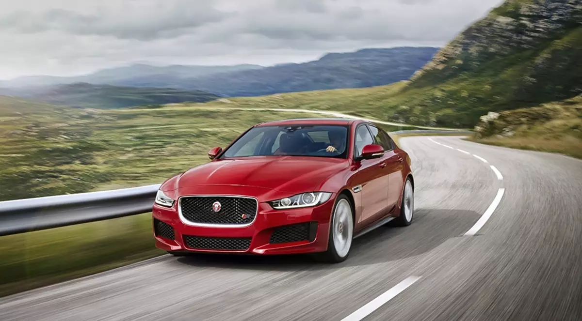 Jaguar menyebut harga rubel untuk sedan paling terjangkau di garisnya 663_6