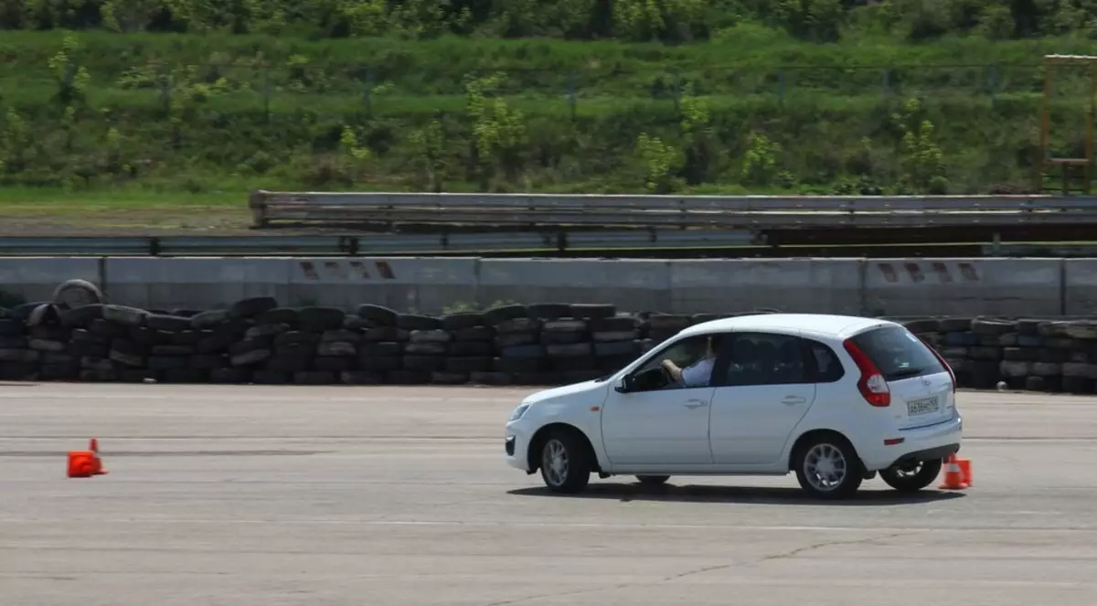 Testkörning Lada Kalina 2: malet anka! 6684_26