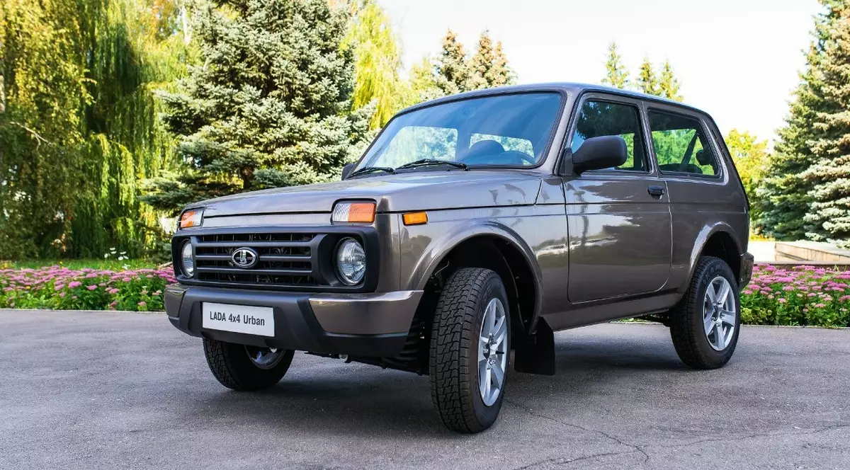 Avtovazは、新しいLADA 4X4都市とLADA Largus Crossの価格タグを書き換えます 6938_1