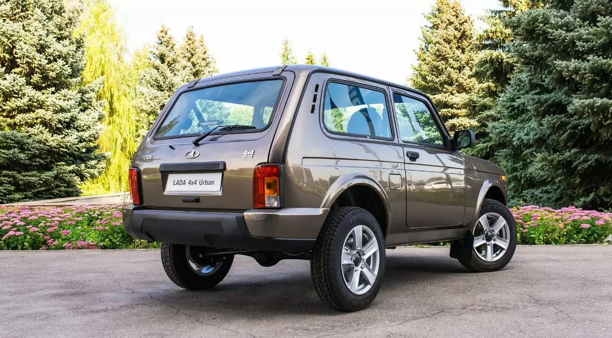 Avtovaz přepíše cenové značky pro nový Lada 4x4 Urgus a Lada Largus Cross 6938_3