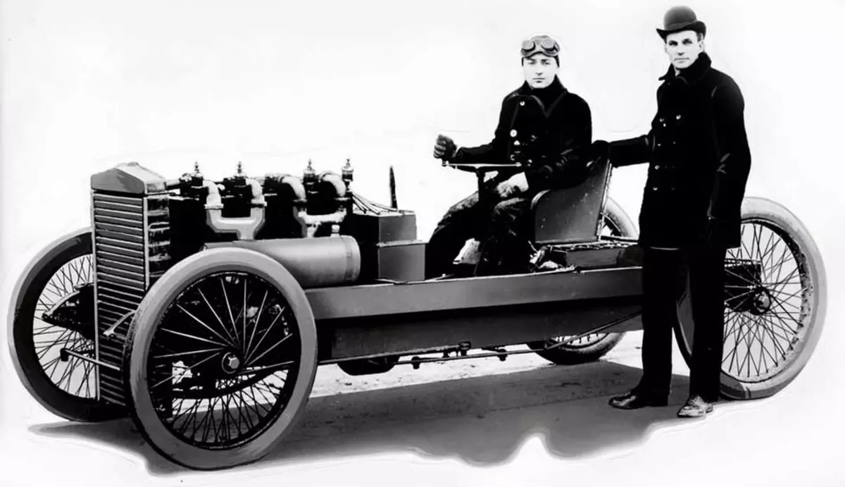 Henry Ford Phenomenon: Hvernig á að byrja frá bílskúrnum í 40 ár og vaxa heimsveldi