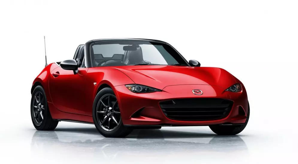 Amerikāņi pārbaudīja slaukšanas Mazda MX-5