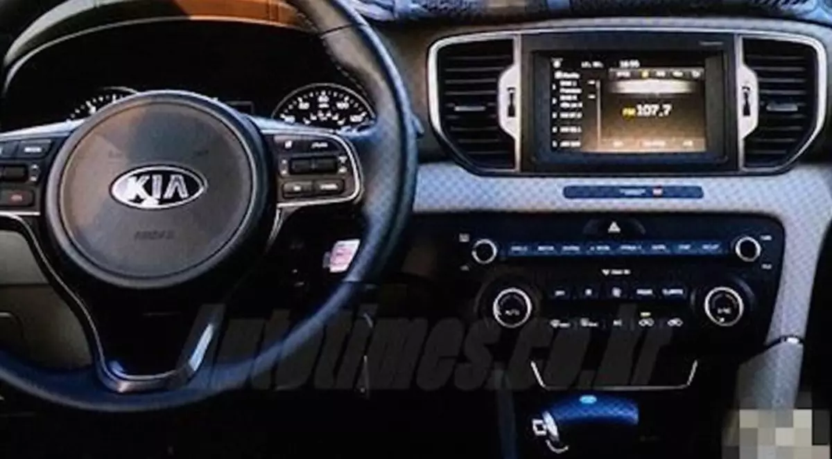 2016-KIA-SPORIG-I totonu-Dashboard-faʻaalia-i-spyshot-e14328101111111.j11