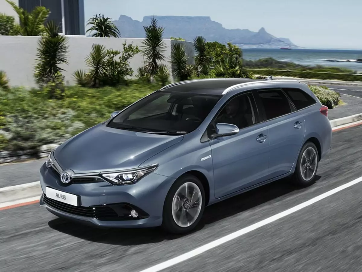 Toyota told all about the motor line of the updated Auris