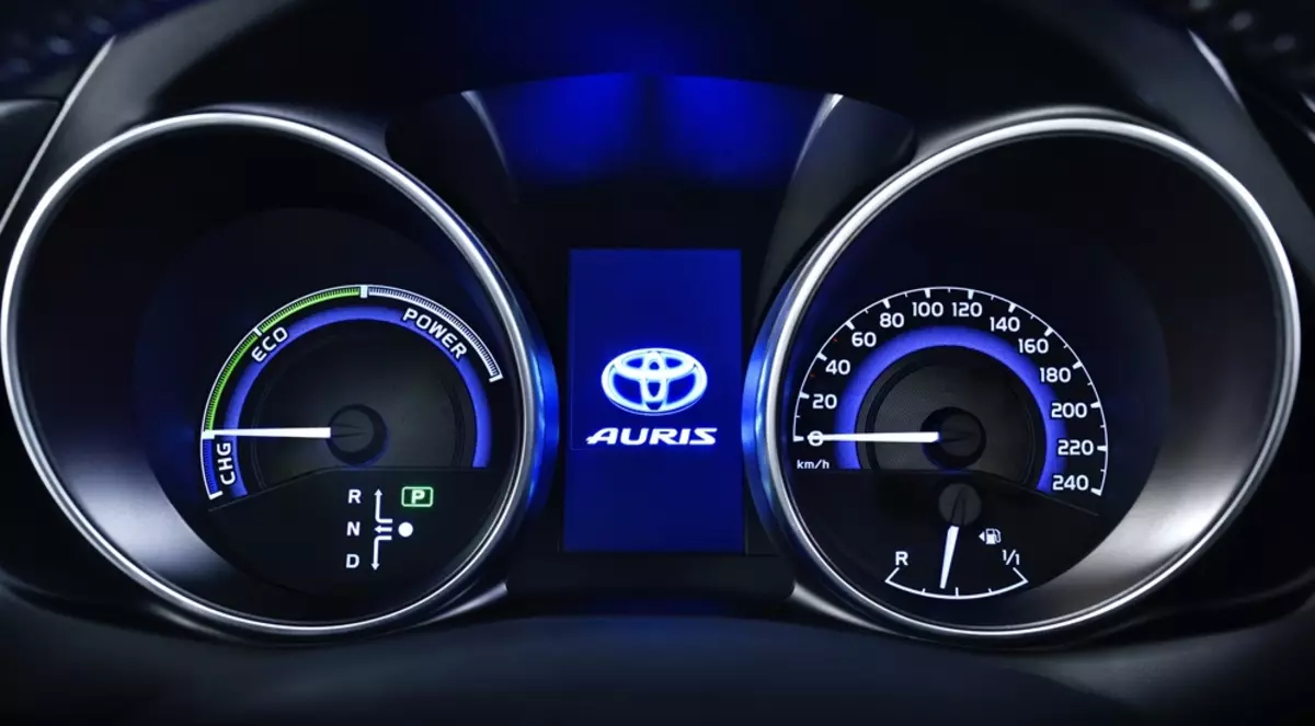 Sinabi ni Toyota tungkol sa linya ng motor ng na-update na auris 721_10