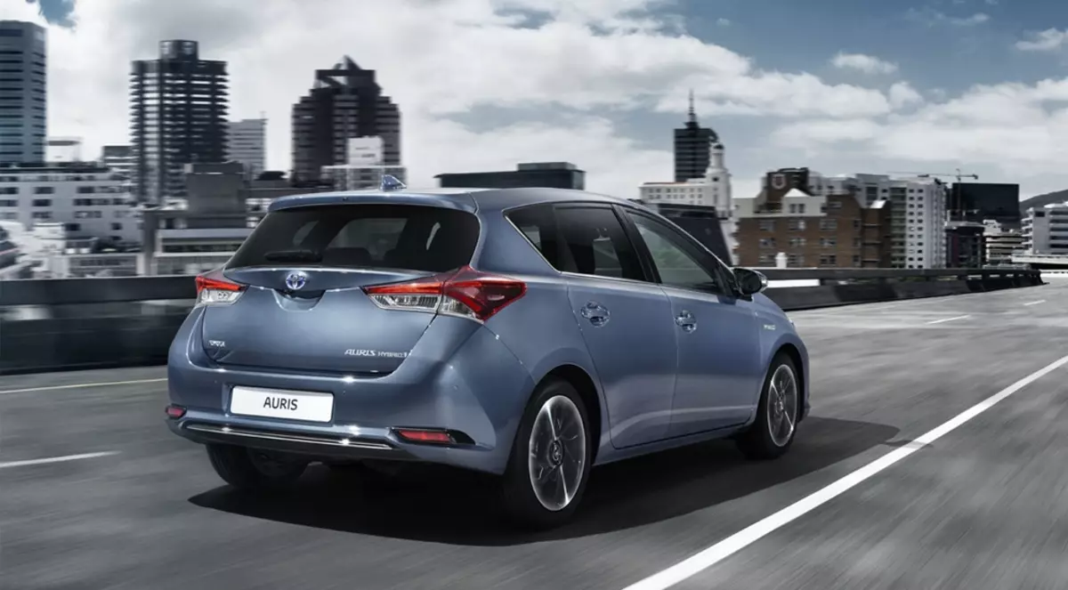 Toyota a spus despre linia motorului Auris actualizat 721_3