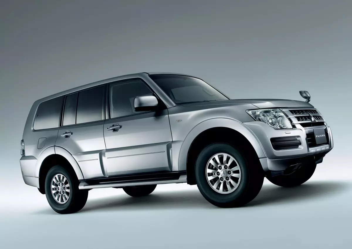 Mitsubishi ga-ahazi ụdị ngwakọ ASX na Pajero 7220_3