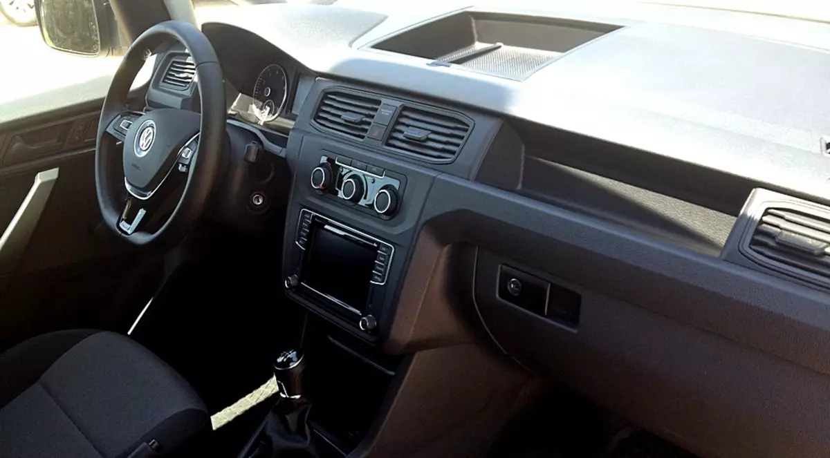 Drive i parë i testit Volkswagen Caddy IV: buqetë me surpriza 743_10