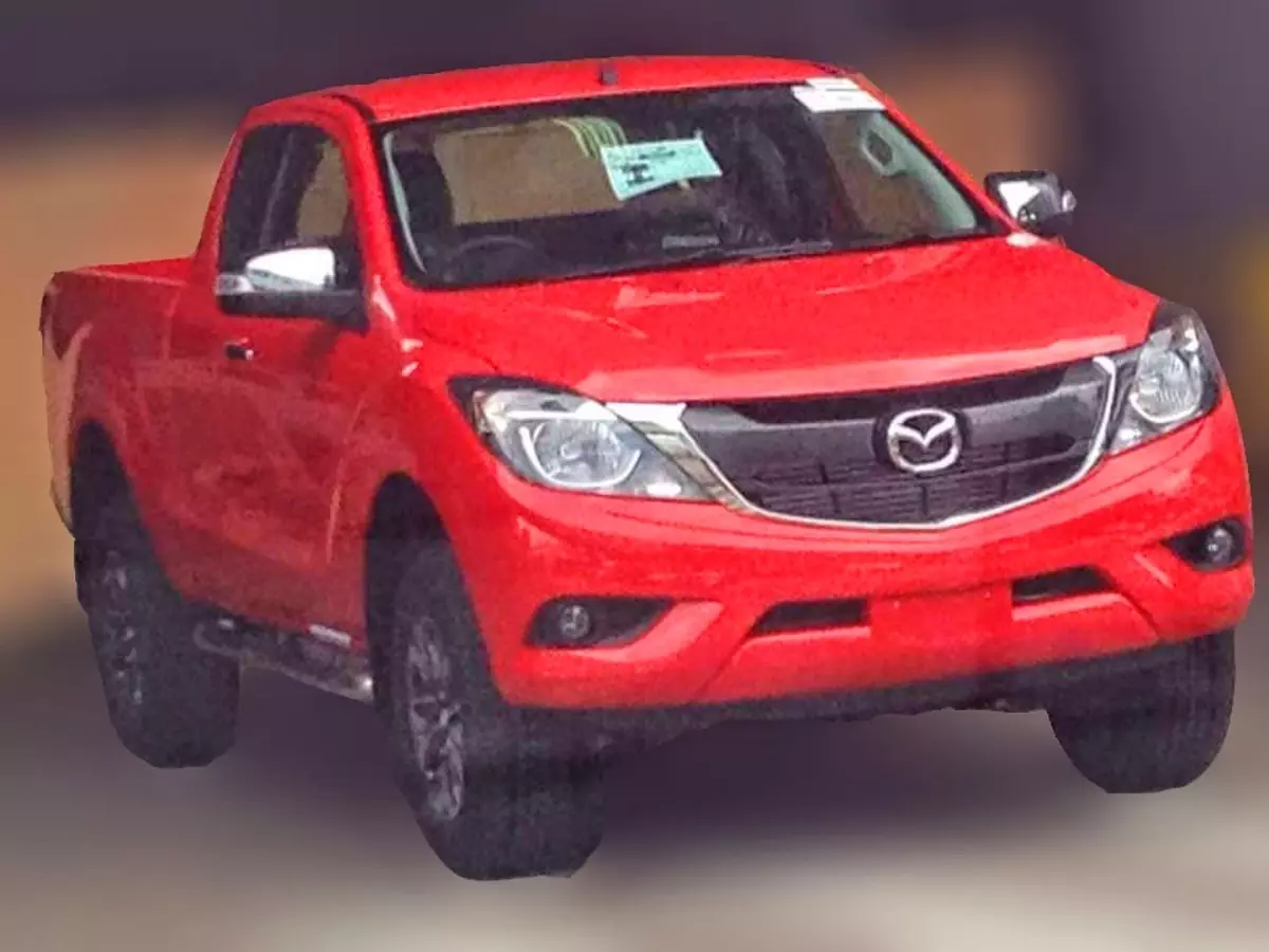 Actualizat Mazda BT-50 "aprins" în fotografie