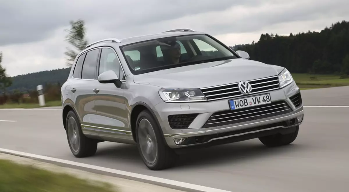 VW Touareg lan Porsche Cayenne dadi korban 