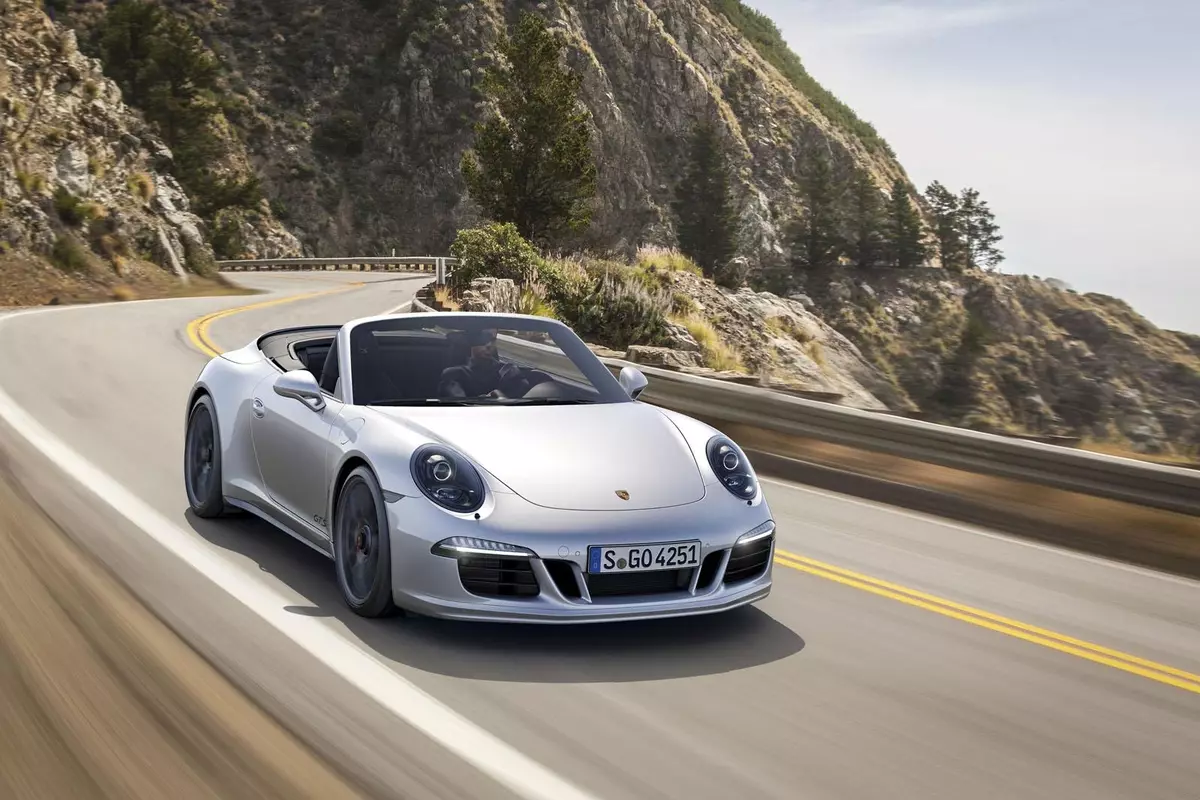 Porsche знайомить з новим спорткаром 7658_2
